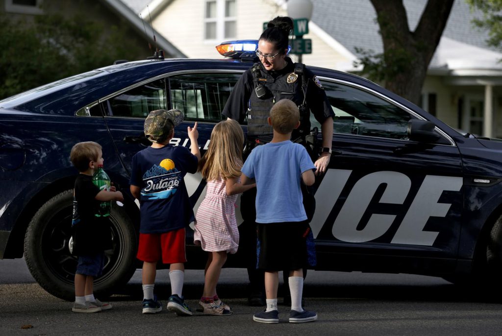 Billings Police officer and MFPE member Beth Chaffin doing Work that ...